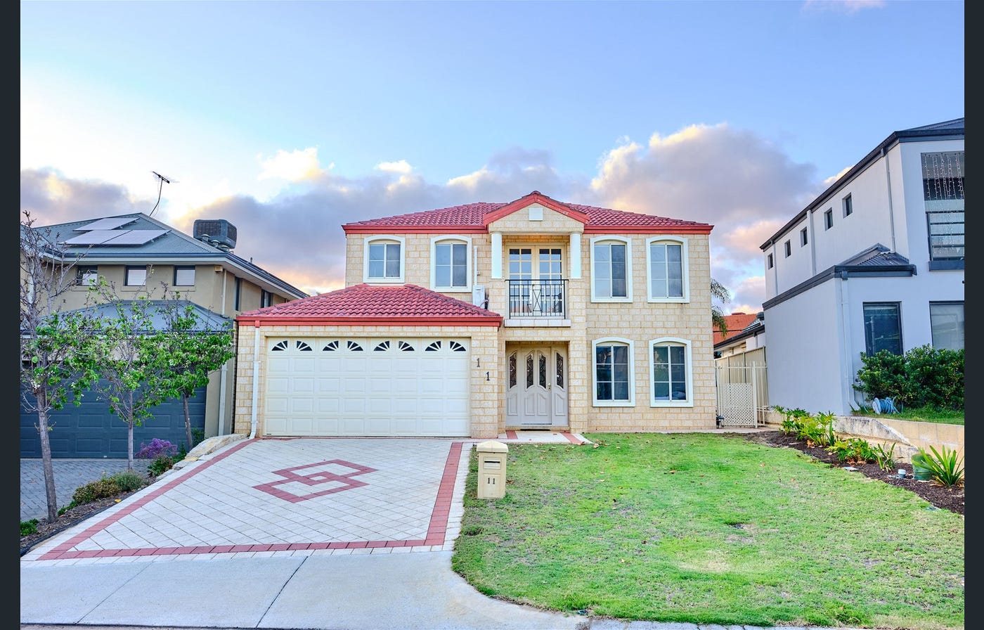 Monarch Real Estate - Luxury Property Website